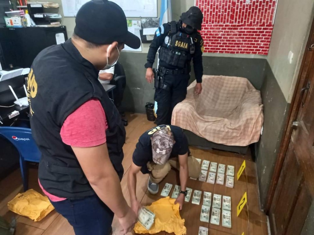 Capturan a hombre que transportaba dólares de dudosa procedencia Capturan a hombre que transportaba dólares de dudosa procedencia
