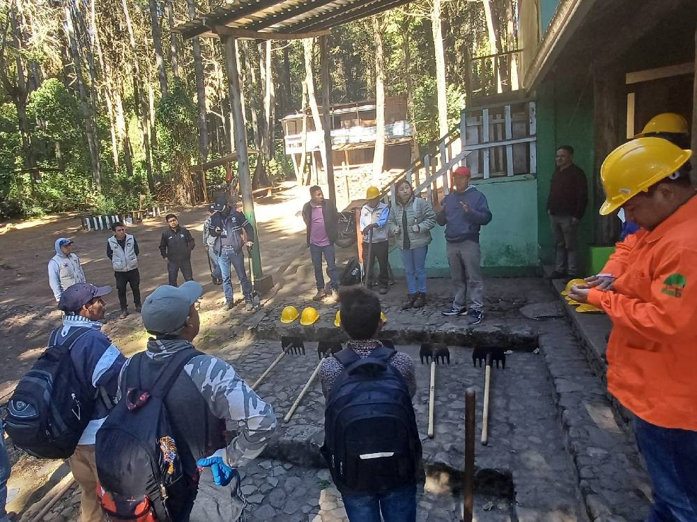 Brindan técnicas para el combate de incendios forestales