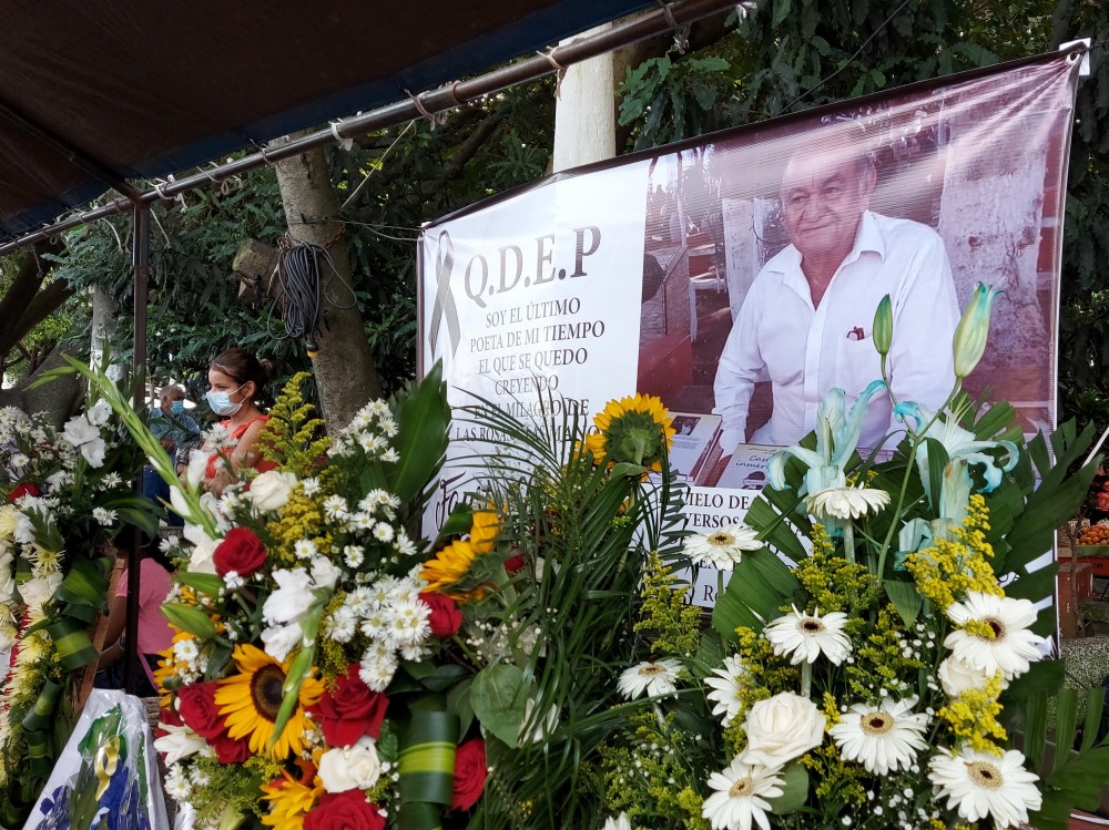 Dan último adiós a reconocido poeta en Suchitepéquez