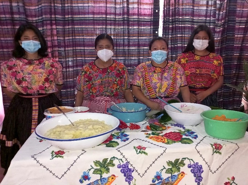 Familia Rojas Toc continua con tradición de elaboración de paches