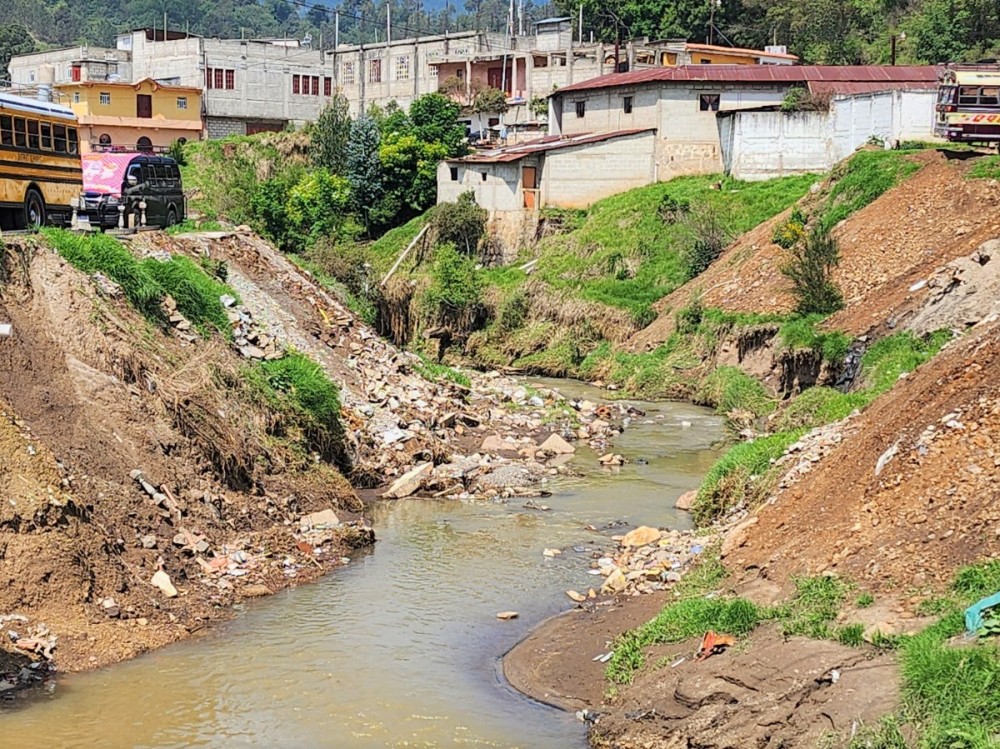 Investigan desvío de cauce de río y aumento de contaminación ambiental