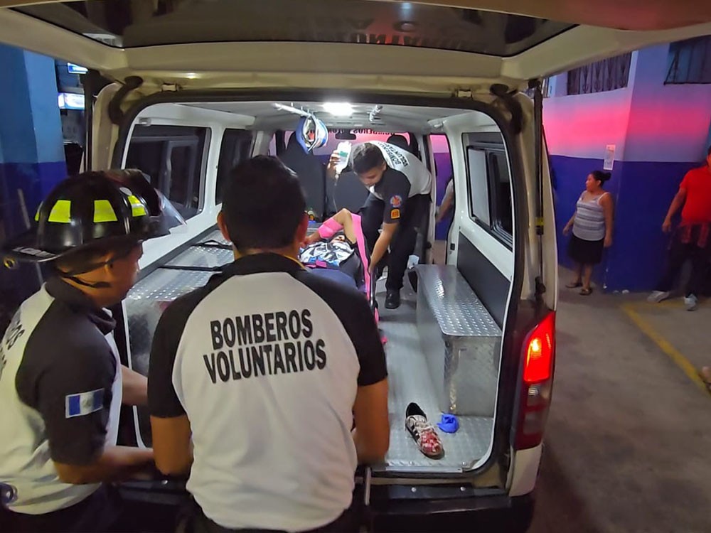 Novios son atacados a balazos cuando platicaban